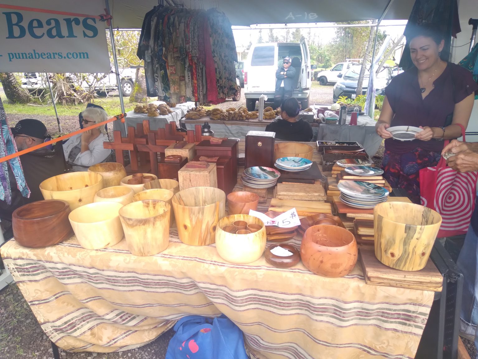Maku'u Farmers Market – A Sunday Morning Fixture of Local Handicrafts ...